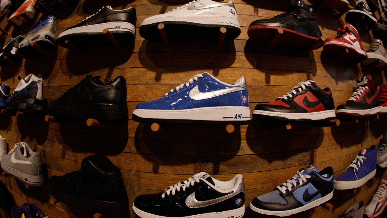 Nike Beats 2Q EPS Estimates | Fox Business