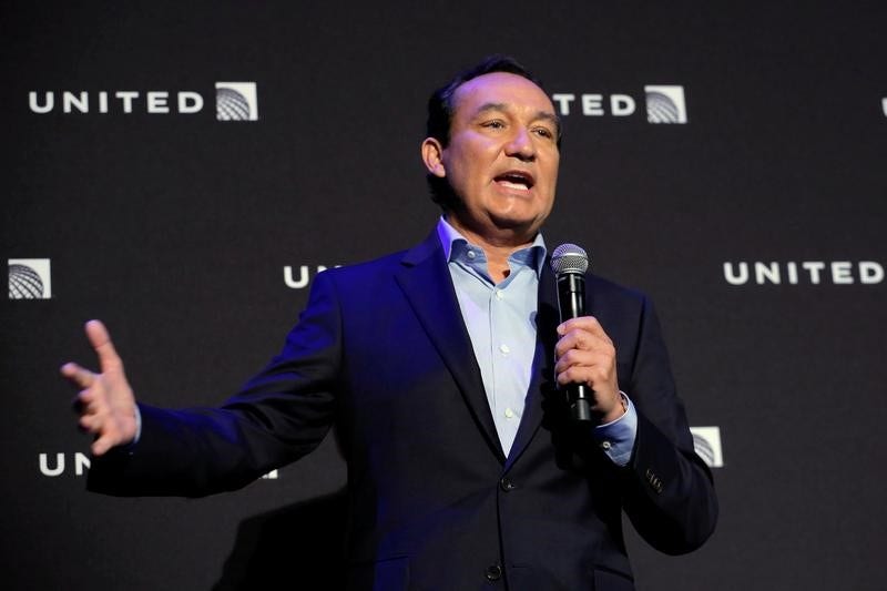 United CEO again apologizes for dragging incident in earnings release ...