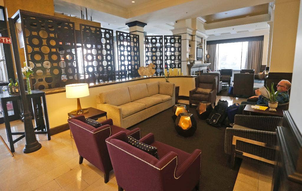 Hilton meets 3Q profit forecasts | Fox Business