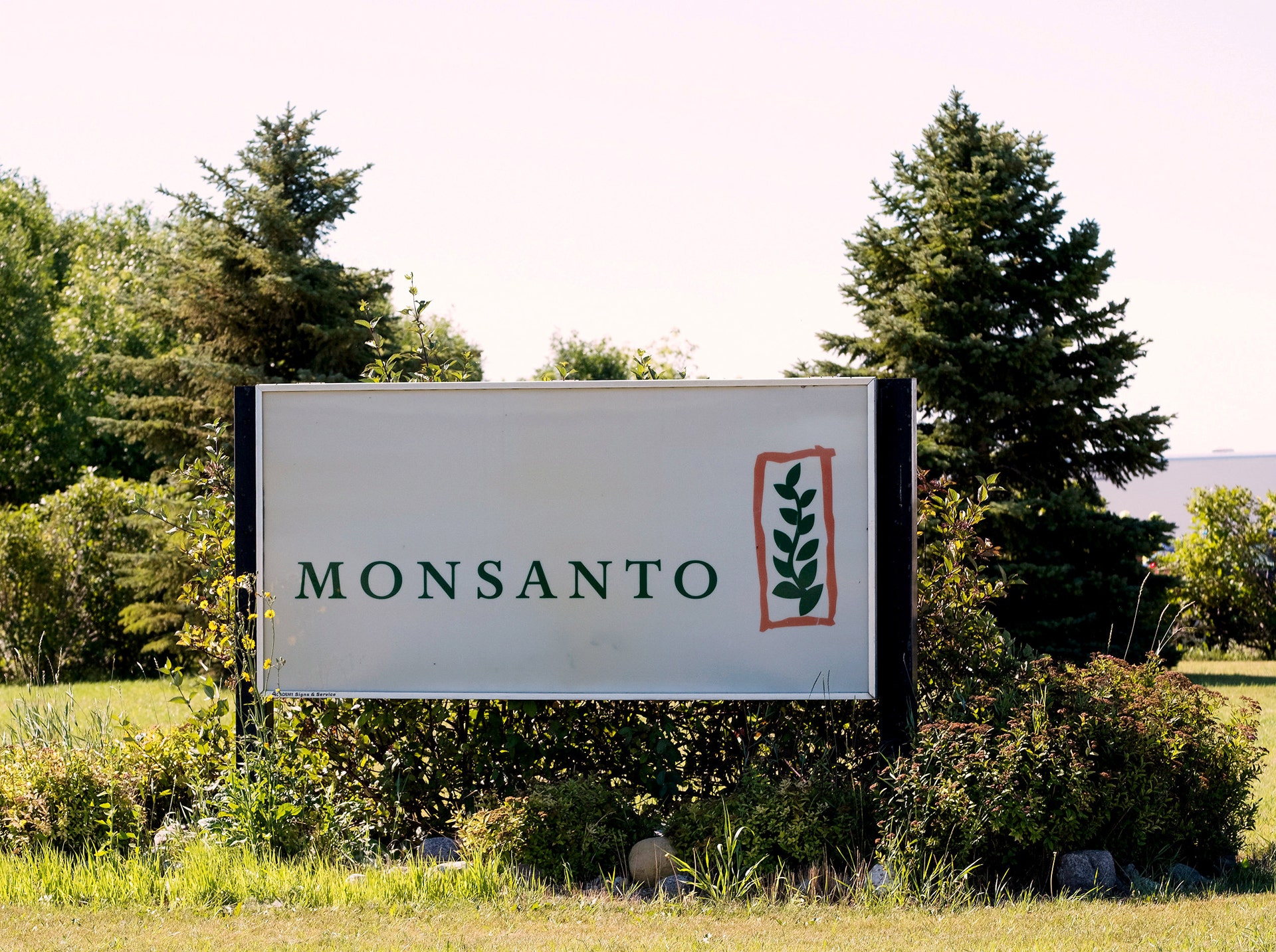 Monsanto says CEO Hugh Grant will step down after Bayer deal closes ...