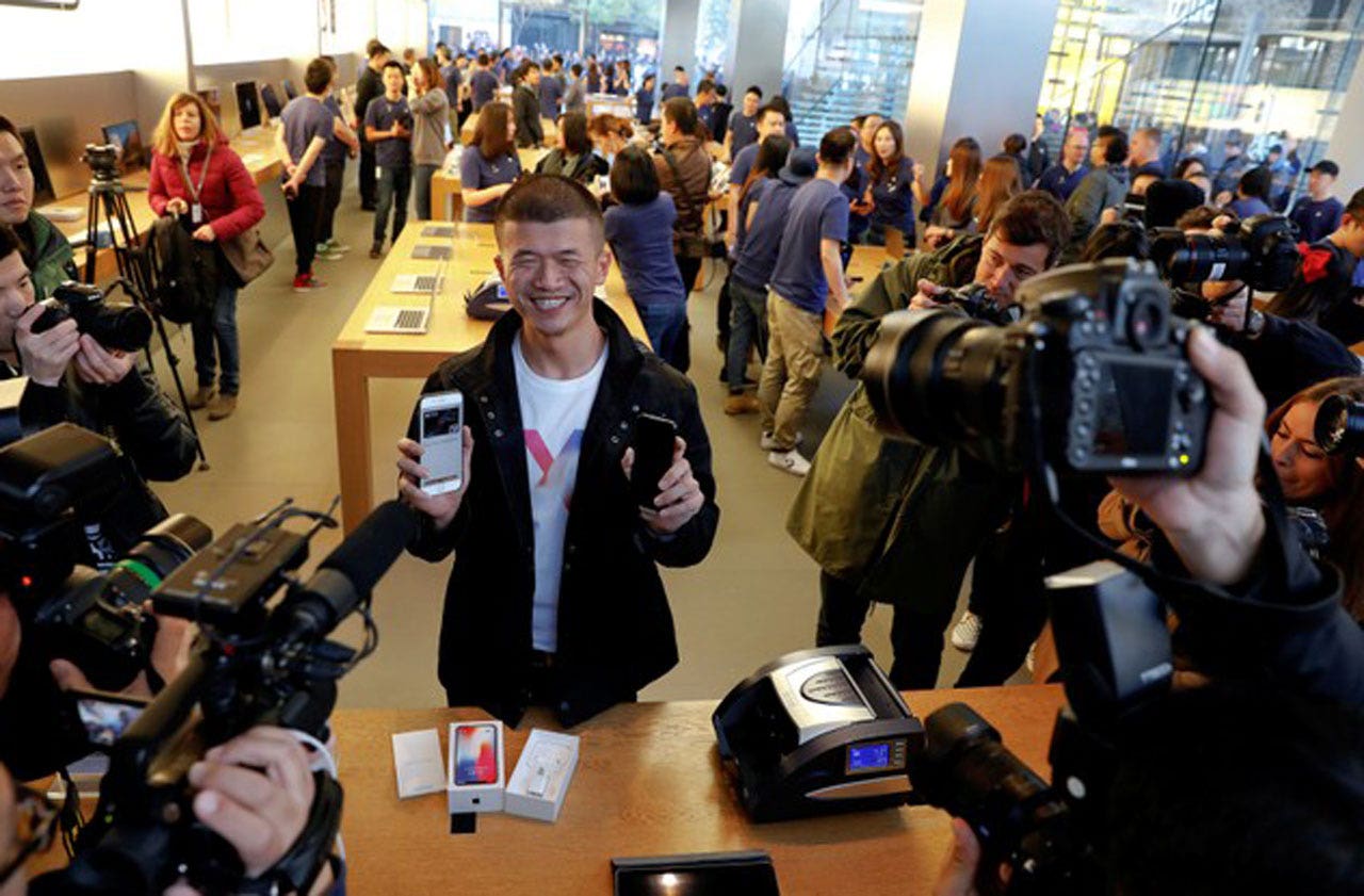 Apple store lines return as iPhone X debuts | Fox Business