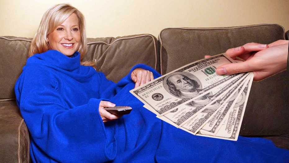 Snuggie buyers take comfort: FTC mailing out $7.2M in ad scam refunds ...