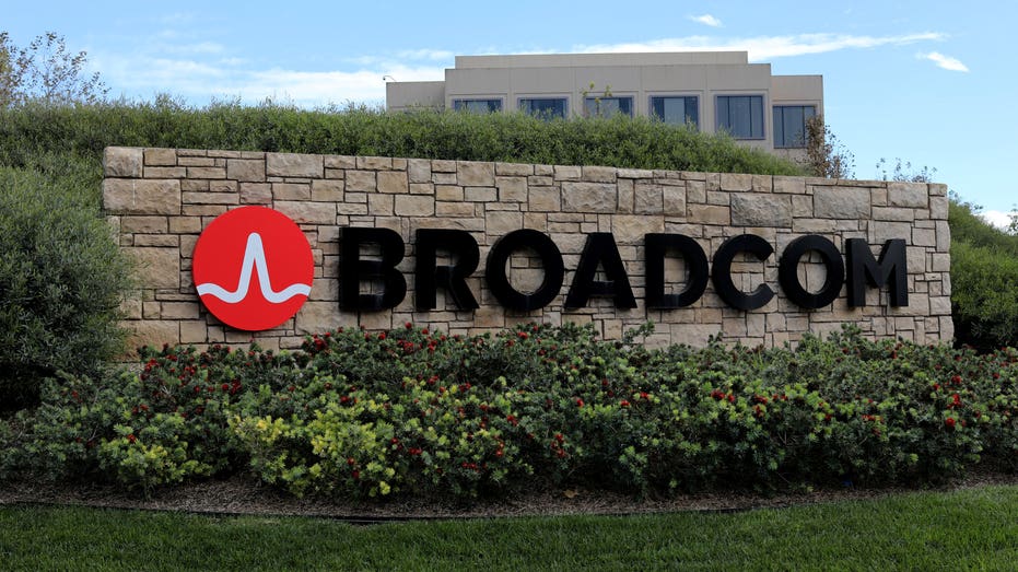Broadcom in talks to purchase cloud computing company VMware | Fox Business Broadcom in talks to purchase cloud computing company VMware | Fox Business
