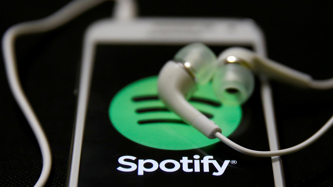 Spotify IPO pops over 25% on trading debut | Fox Business
