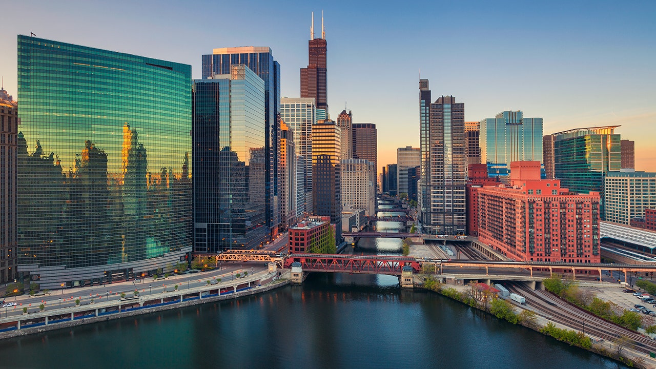 Chicago exodus? Millennials and wealthy are actually moving in | Fox ...