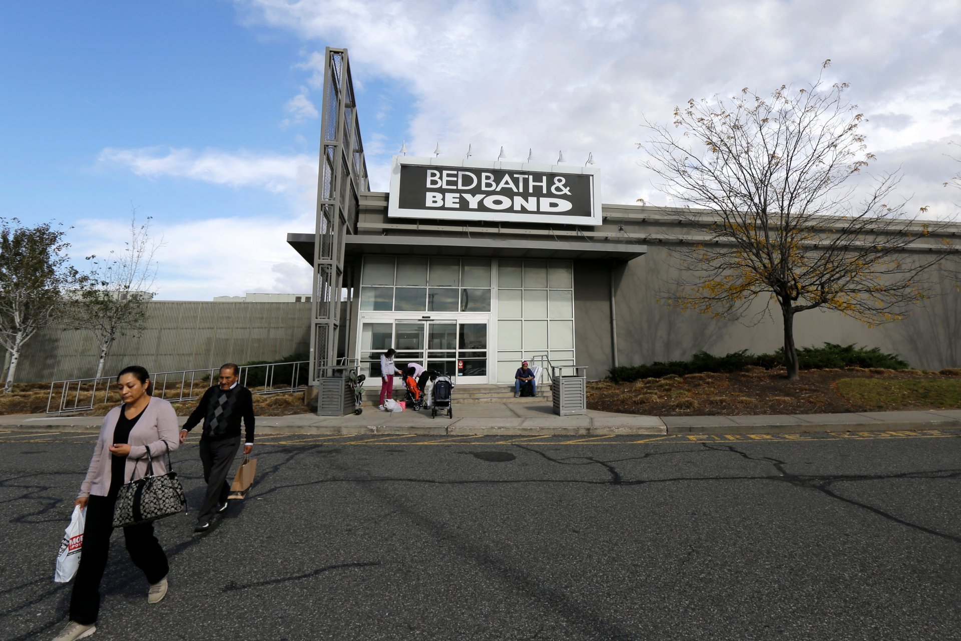 Bed Bath Beyond Shares Plunge As Customers Turn To Other Options