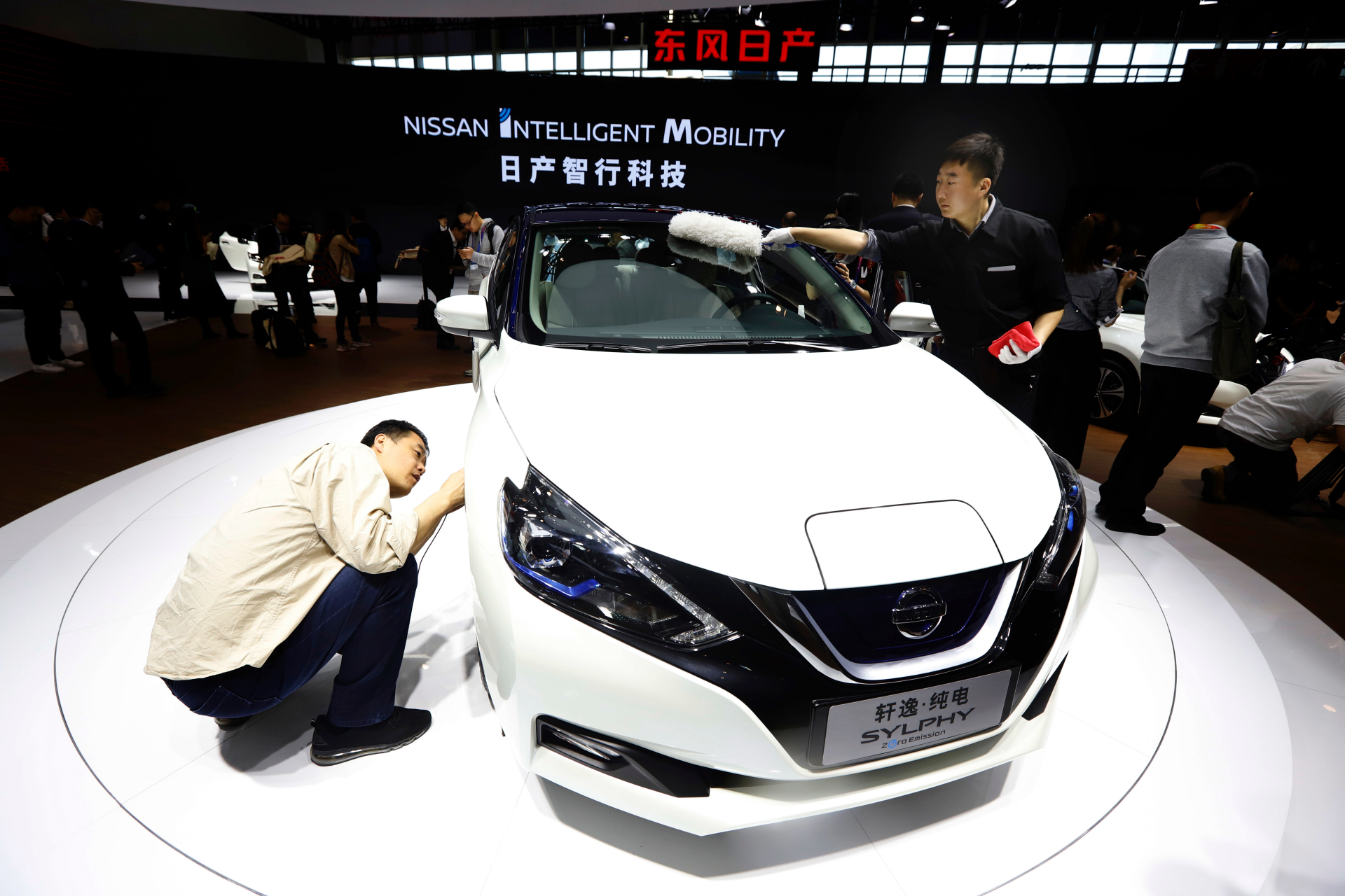 China's auto show highlights electric ambitions | Fox Business