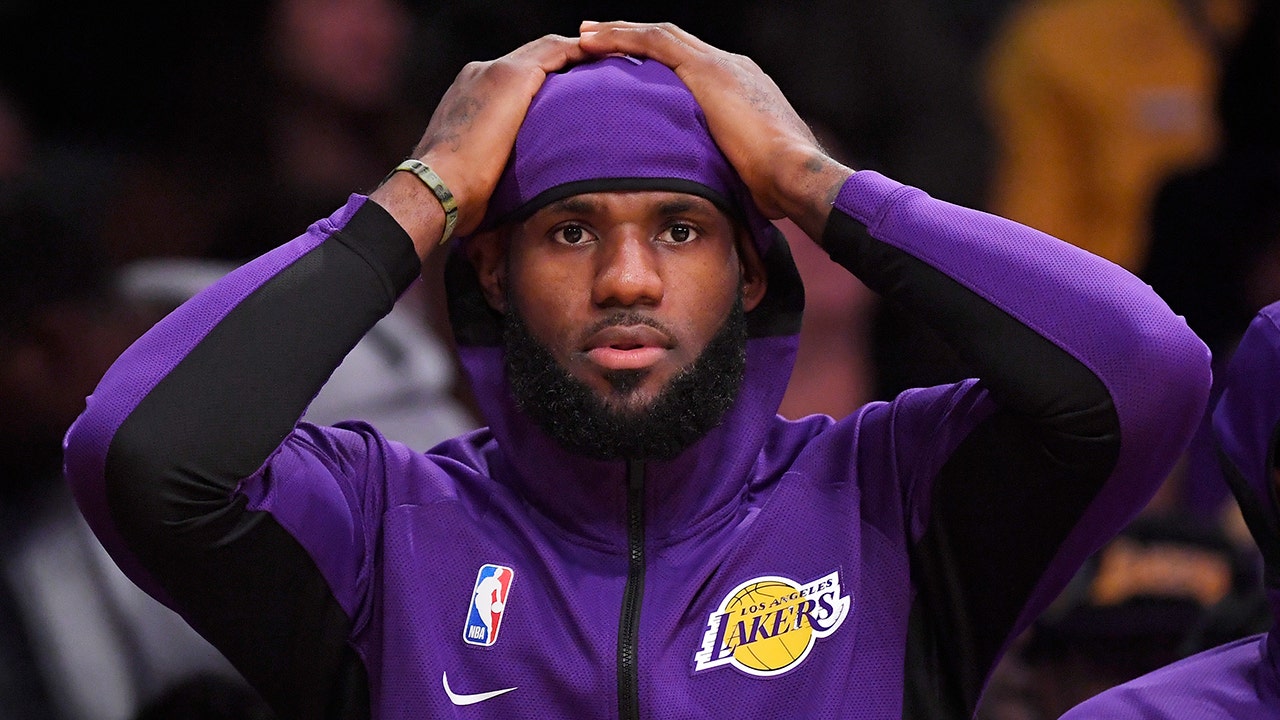 LeBron James evacuates family from California wildfires in middle of ...