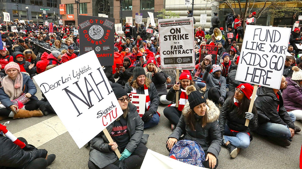 Small deals in Chicago teachers strike fail to return 300K students to ...