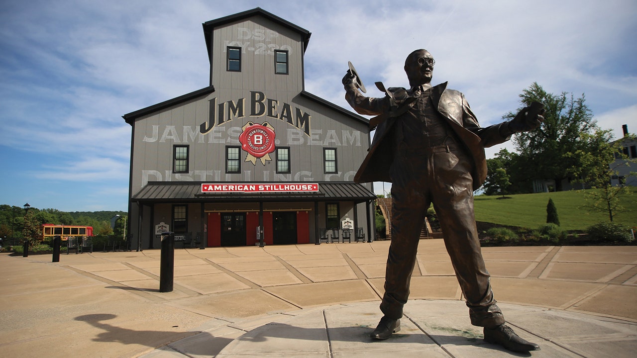 Jim Beam invests $400M to ramp up bourbon production | Fox Business