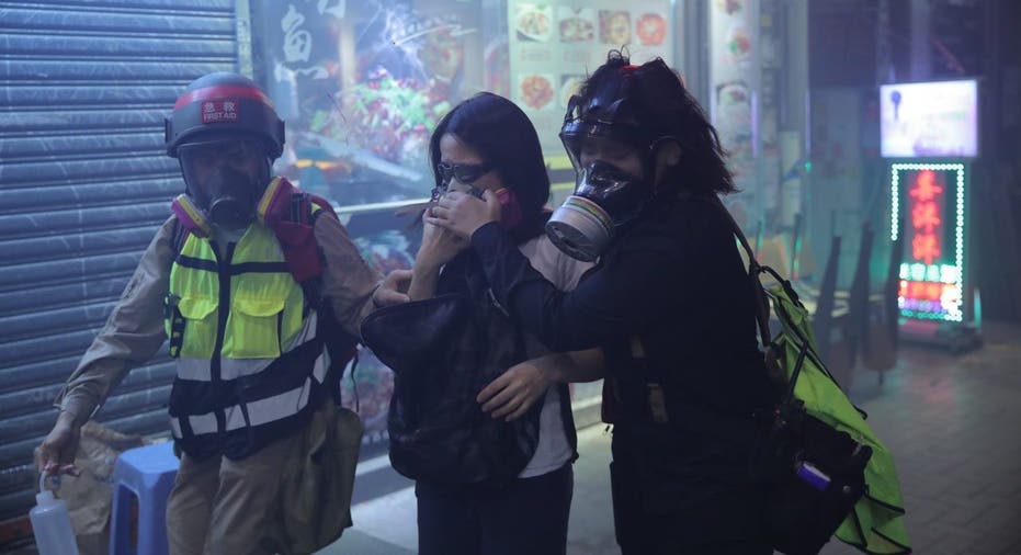 Hong Kong protesters vandalize subway station, storm mall | Fox Business Hong Kong protesters vandalize subway station, storm mall | Fox Business