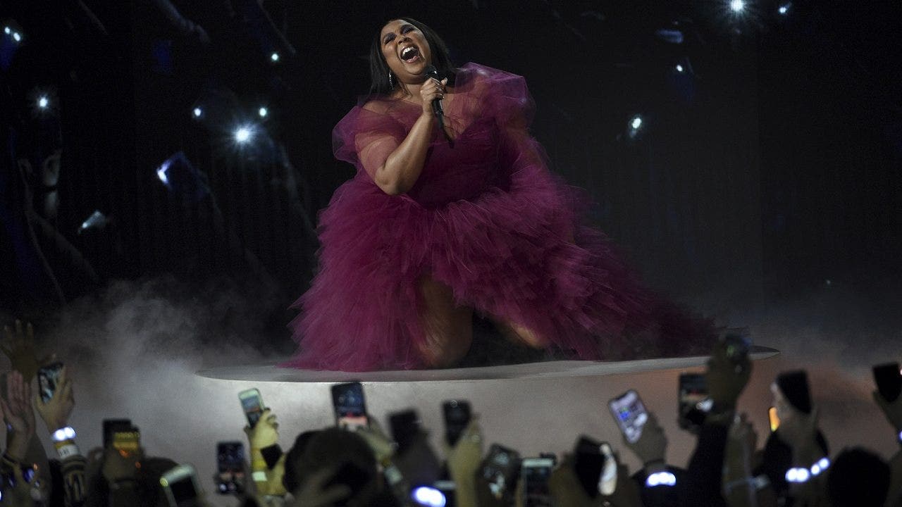 Lizzo adds 'Entertainer of the Year' award to 8 Grammy nominations ...