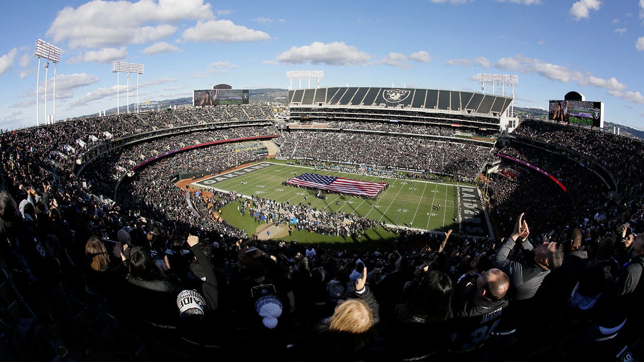 Rocket League Sets The Nfl Stage With The Gridiron Mode