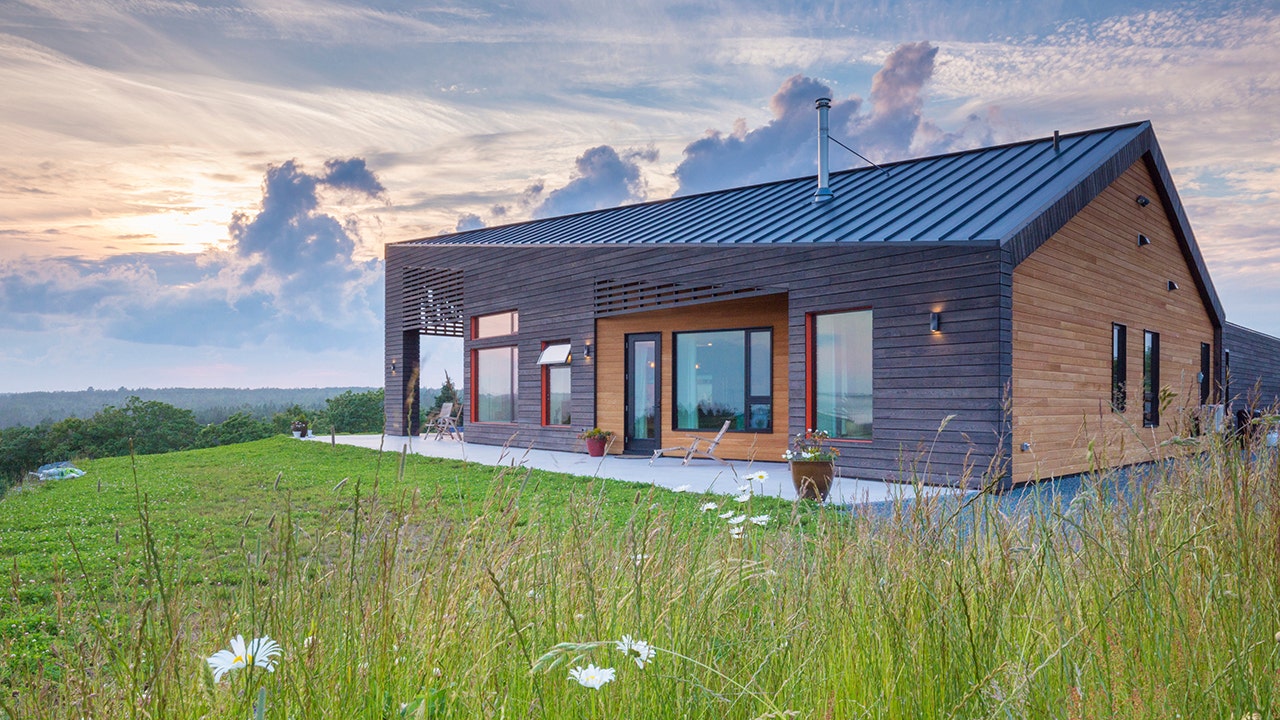 Americans flock to small home living, creative solutions for tiny ...