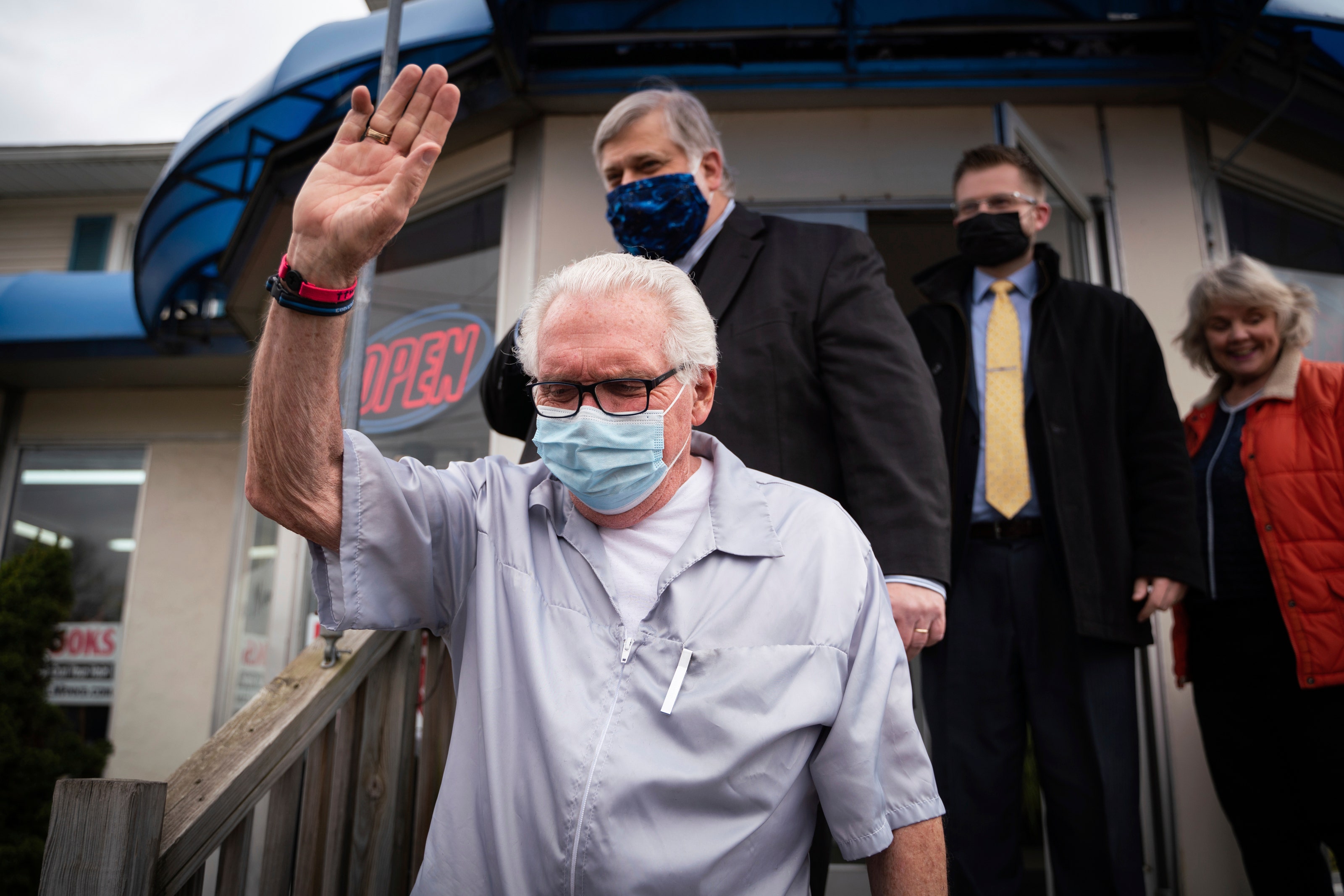 Michigan barber Karl Manke defies coronavirus lockdown: ‘I’ll be here ...