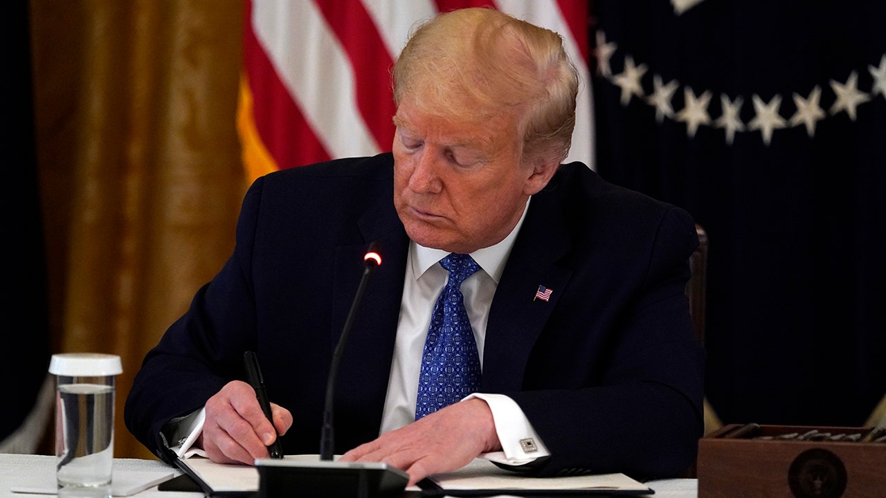 Trump signs executive order scaling back environmental reviews on ...