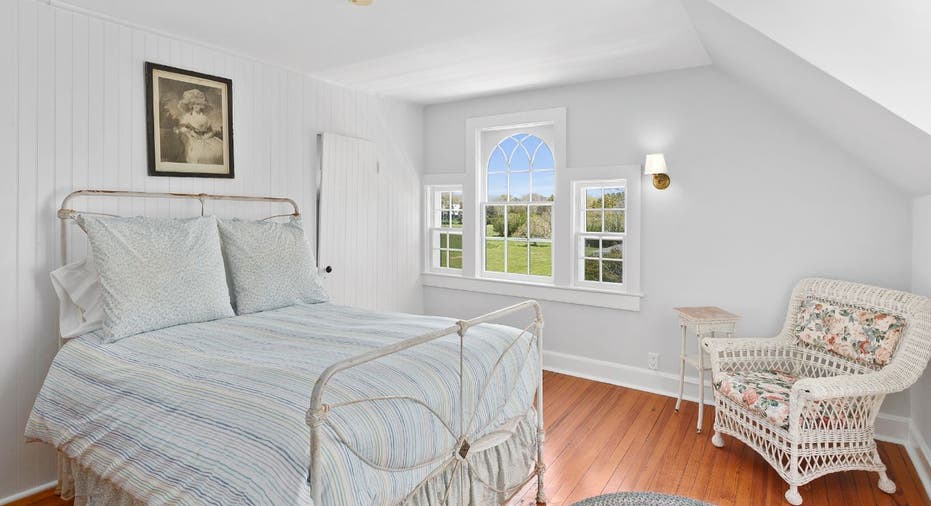 Jackie Kennedy Onassis's Hamptons childhood summer home for sale | Fox ... Jackie Kennedy Onassis's Hamptons childhood summer home for sale | Fox ...