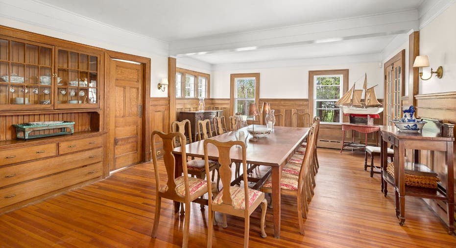 Jackie Kennedy Onassis's Hamptons childhood summer home for sale | Fox ... Jackie Kennedy Onassis's Hamptons childhood summer home for sale | Fox ...