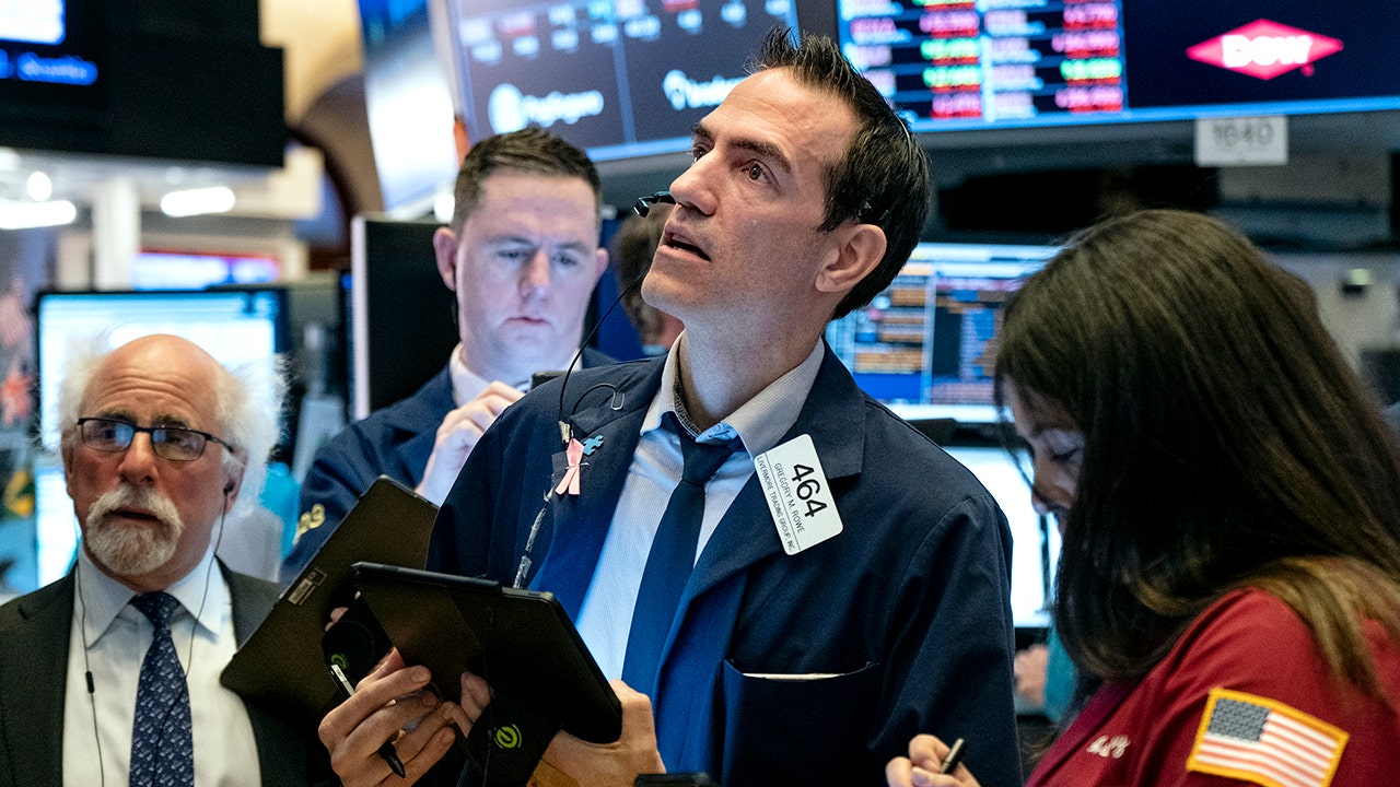 Dow, S&P post weekly gains, as Nasdaq takes breather | Fox Business