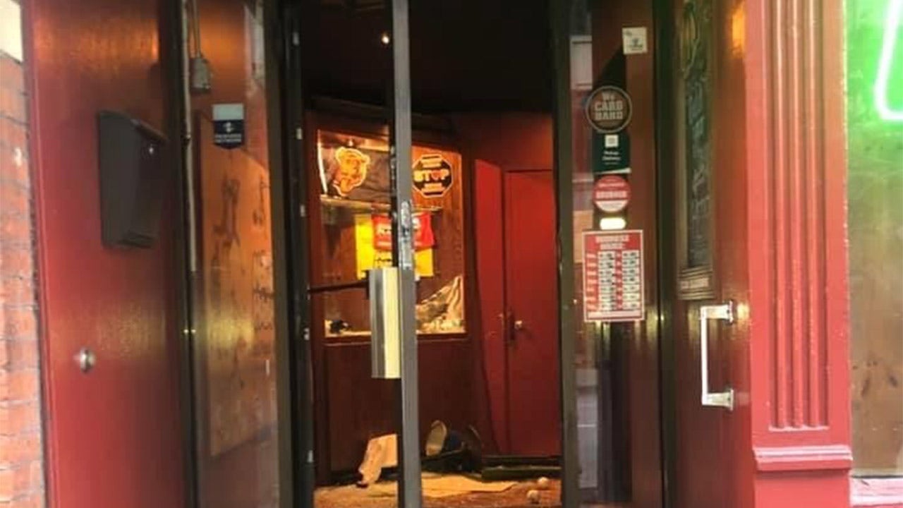 Chicago pub employees flee from looters: ‘Everything is destroyed ...