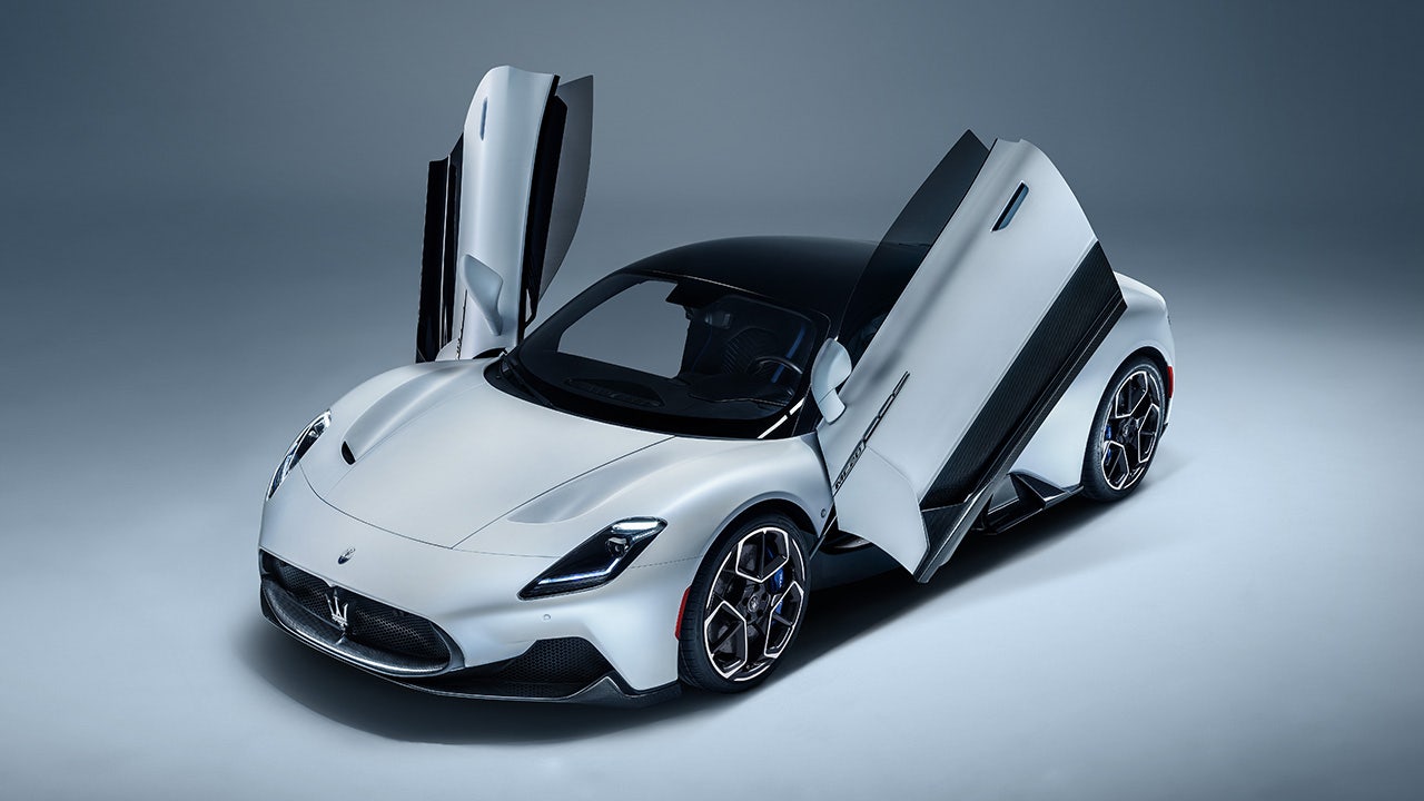 $210G Maserati MC20 supercar debuts with 621 hp V6, electric version to ...