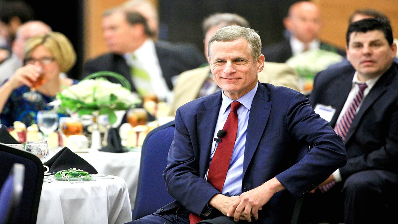 Dallas Fed president supports winding down stimulus when coronavirus ...