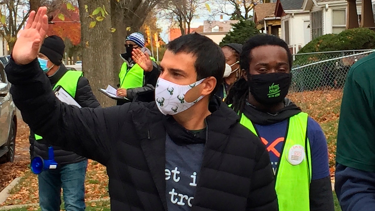 Milwaukee Bucks executive Alex Lasry announces Senate run | Fox Business