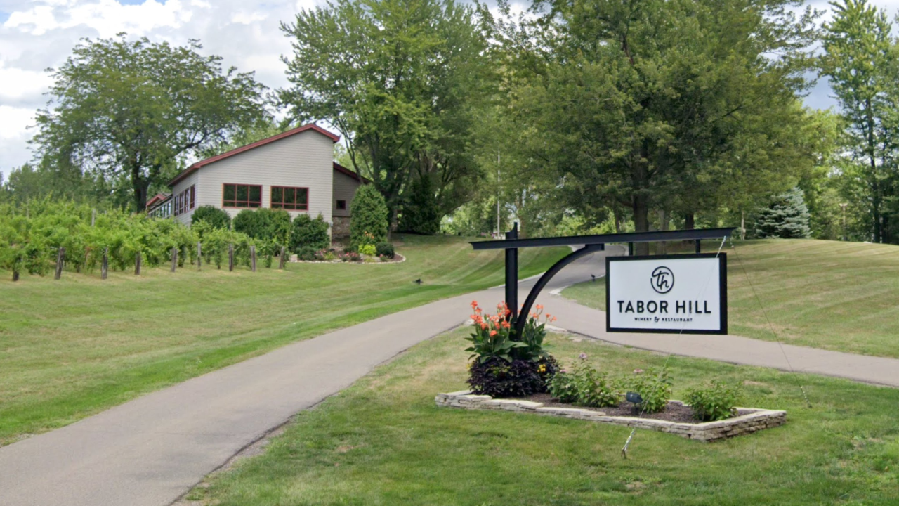 Michigan hiking trail system offers wine to-go for a near 4-mile trek ...