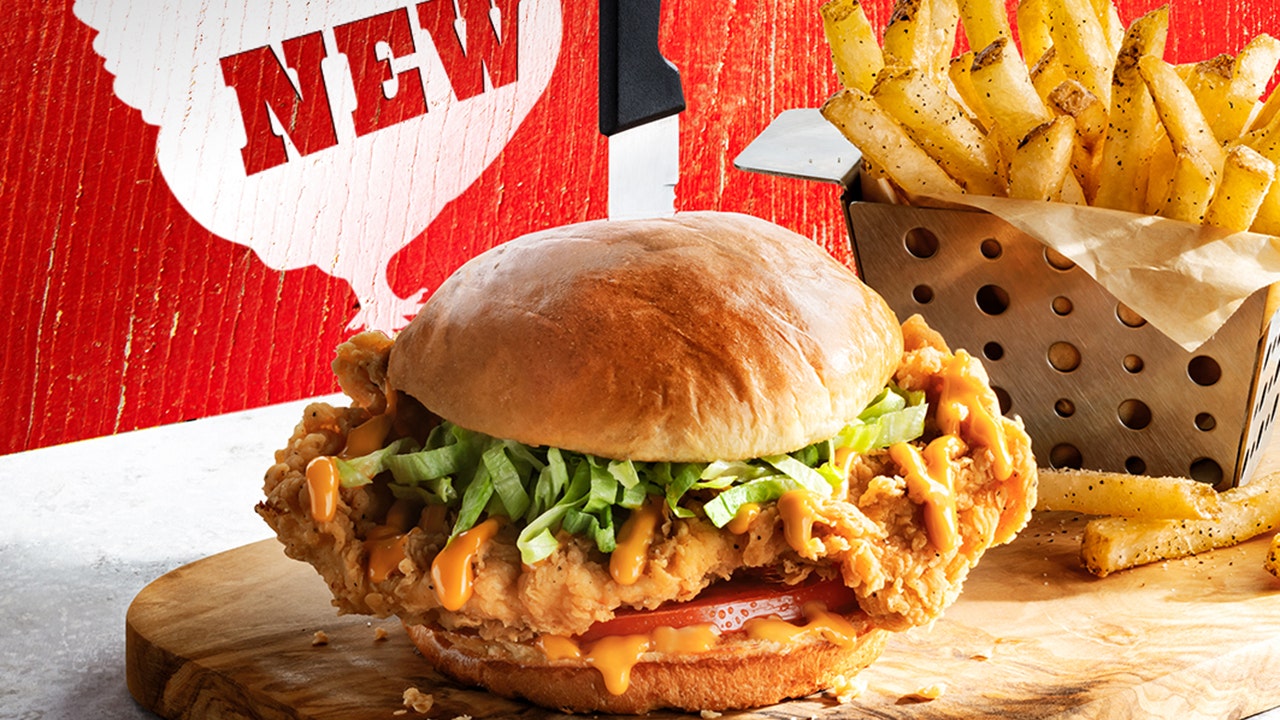 Chili's joins chicken sandwich wars with 'special sauce' | Fox Business