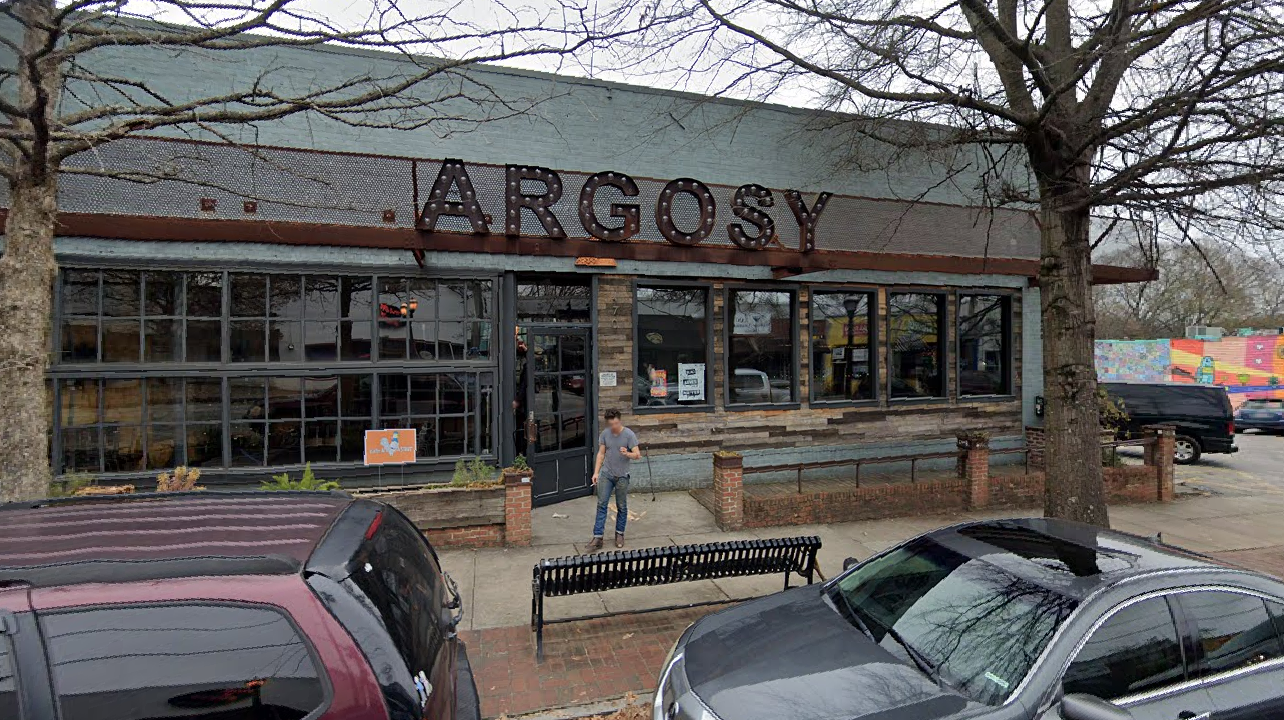 Atlanta restaurant's 'no vax, no service' sign prompts death threats ...