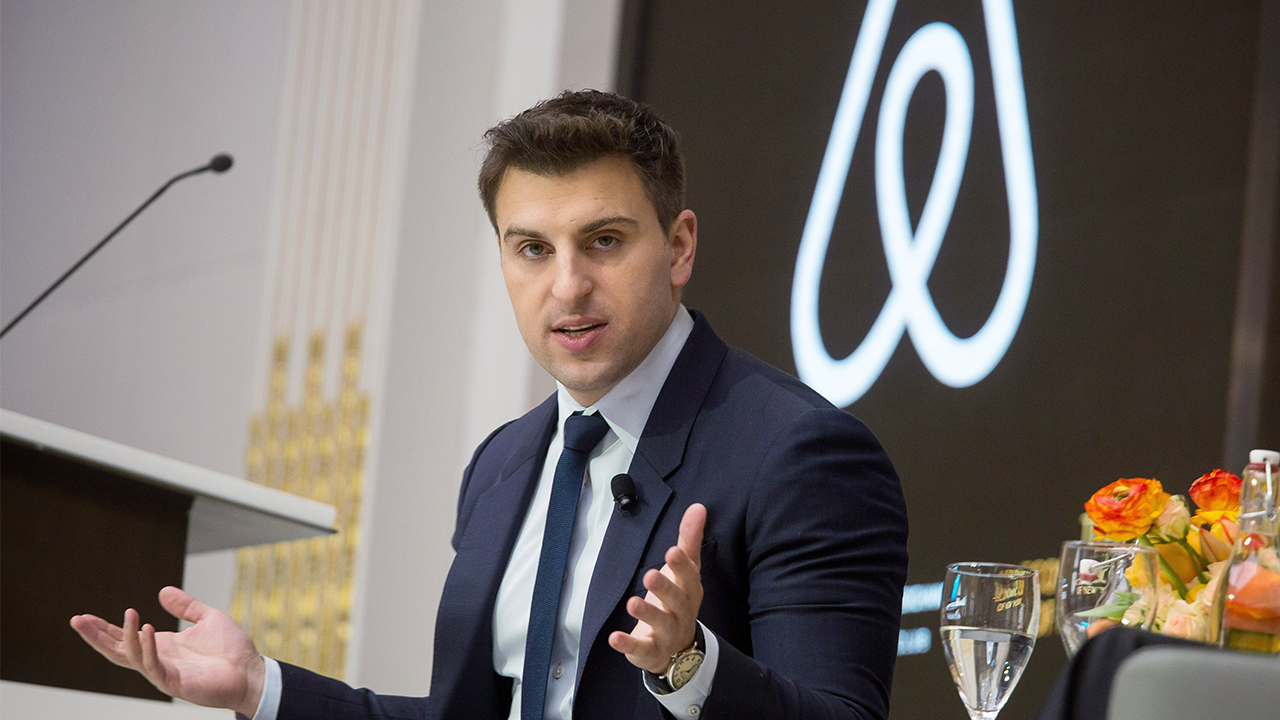 Airbnb revenue jumps 70% as bookings increase | Fox Business