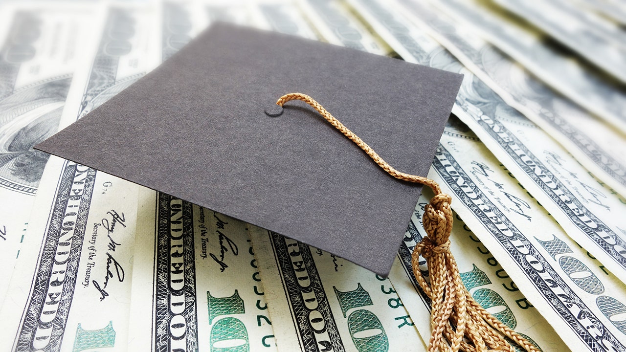 7 money moves new college graduates should be making | Fox Business