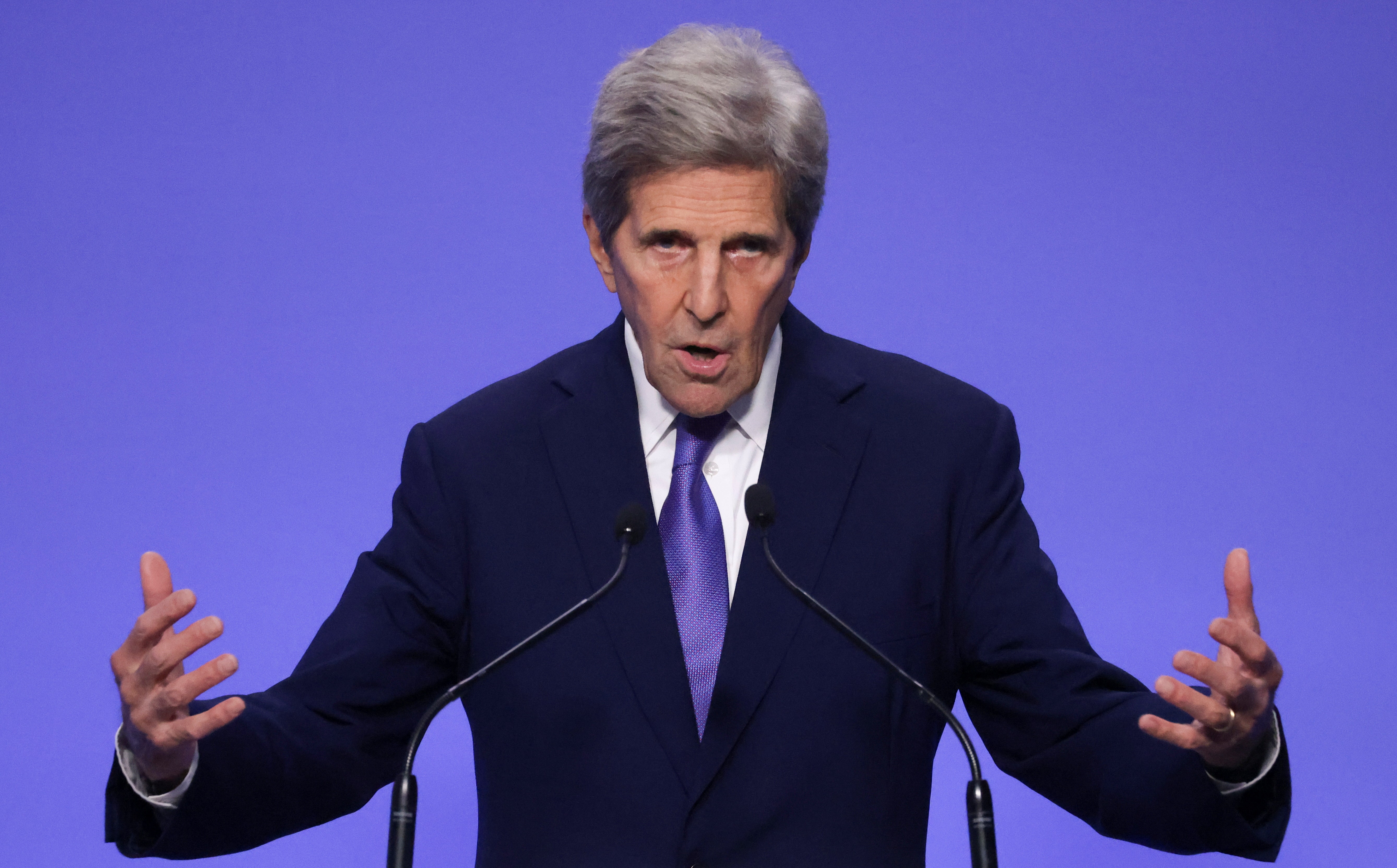 Kerry pushes 45% cut in carbon emissions by 2030, dodges question on ...