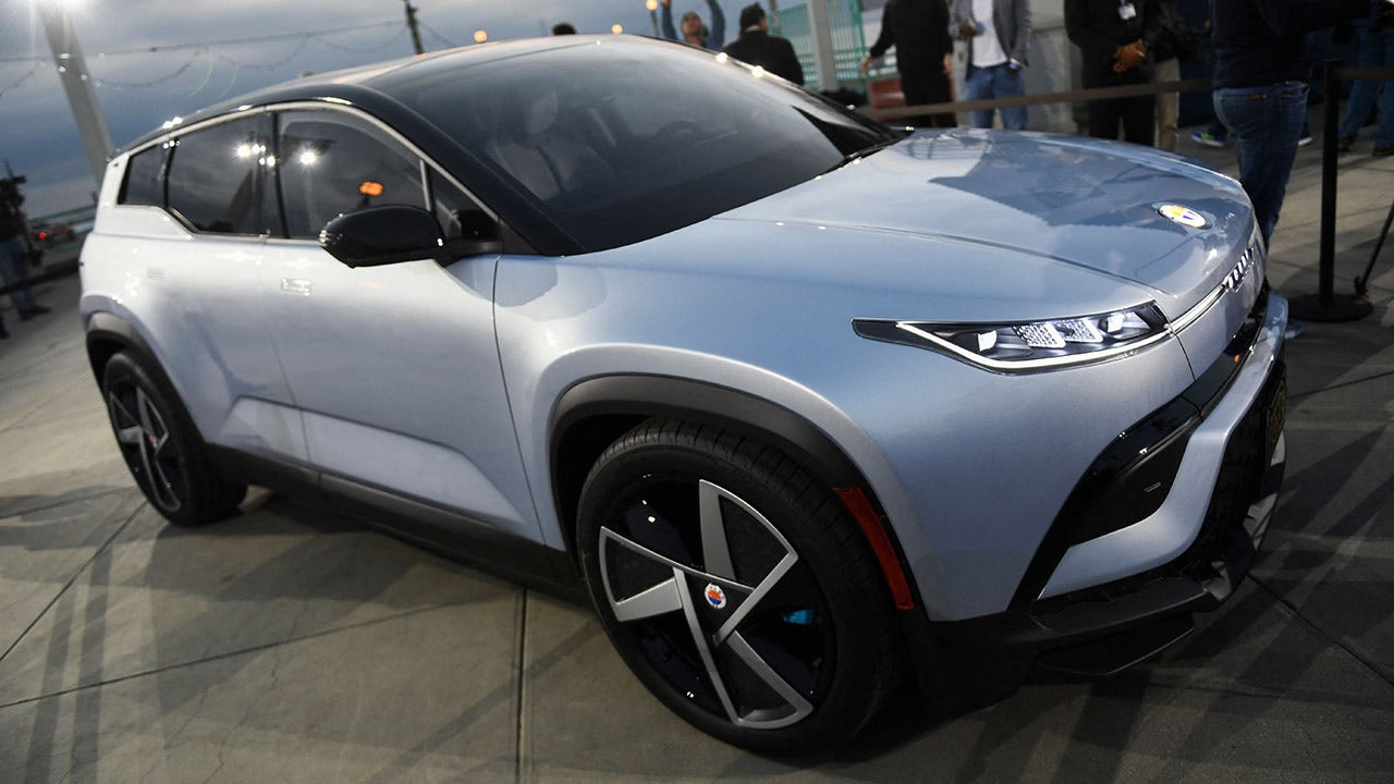 Electric Fisker Ocean revealed one year before production starts in ...