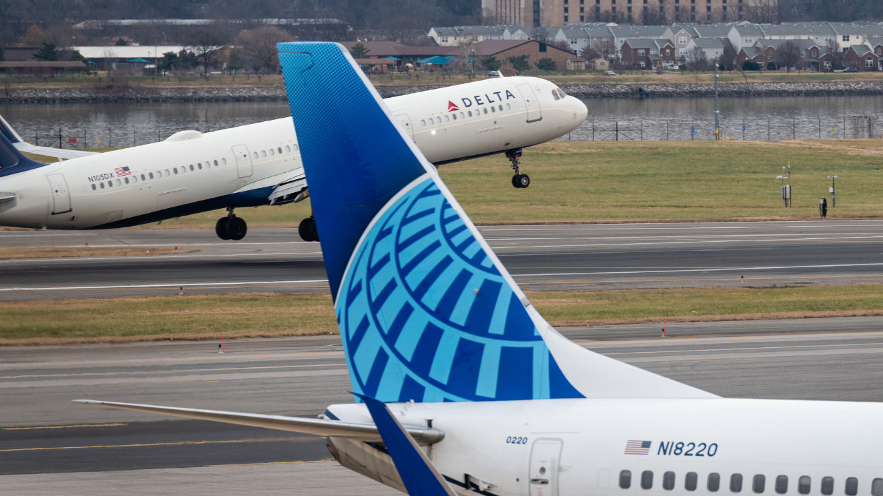 Airlines hit hard by cancellations again Monday, as COVID staffing ...