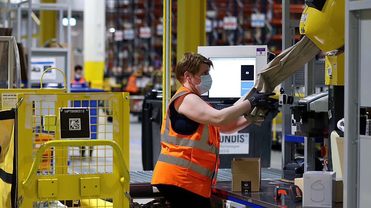 Amazon warehouse injury rate climbed 20% in 2021 | Fox Business