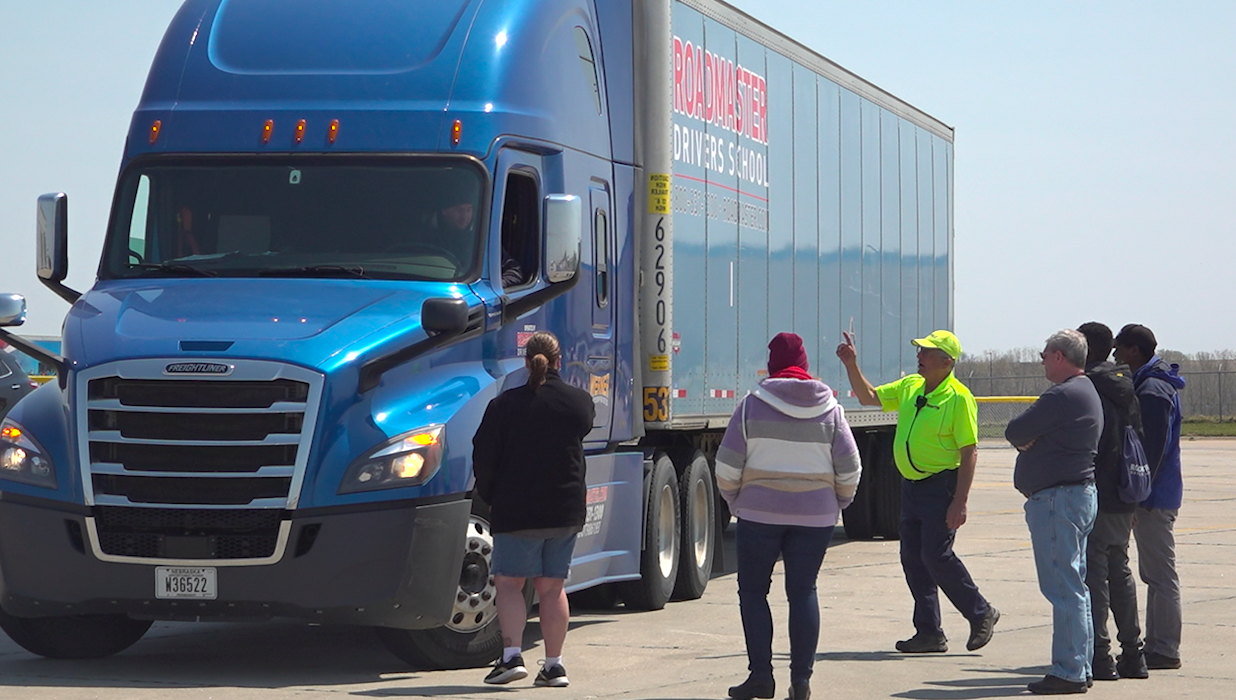 Fighting the trucker shortage: Higher pay and incentives lead to influx ...