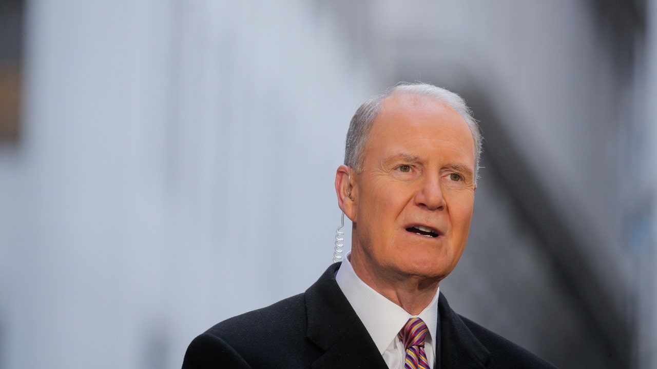 Former Southwest CEO Gary Kelly's compensation fell to $5.8M in 2021 ...