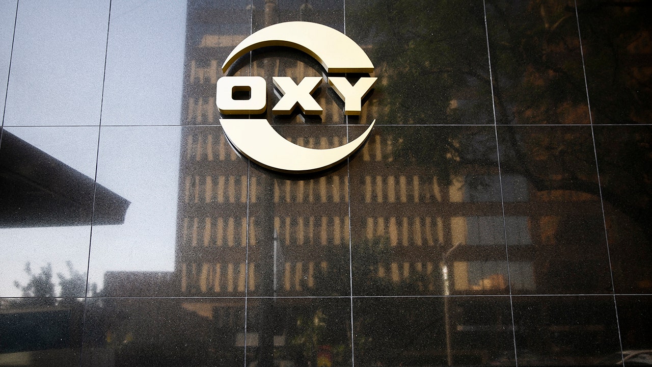 Occidental Petroleum posts quarterly profit as oil rises | Fox Business