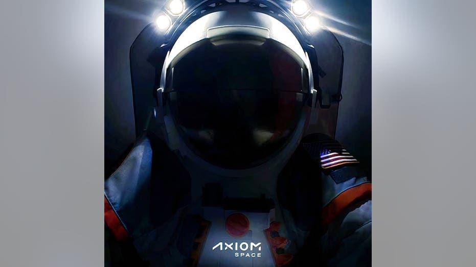 Nasas Artemis Program Taps Axiom Space For Moonwalk Spacesuits Fox