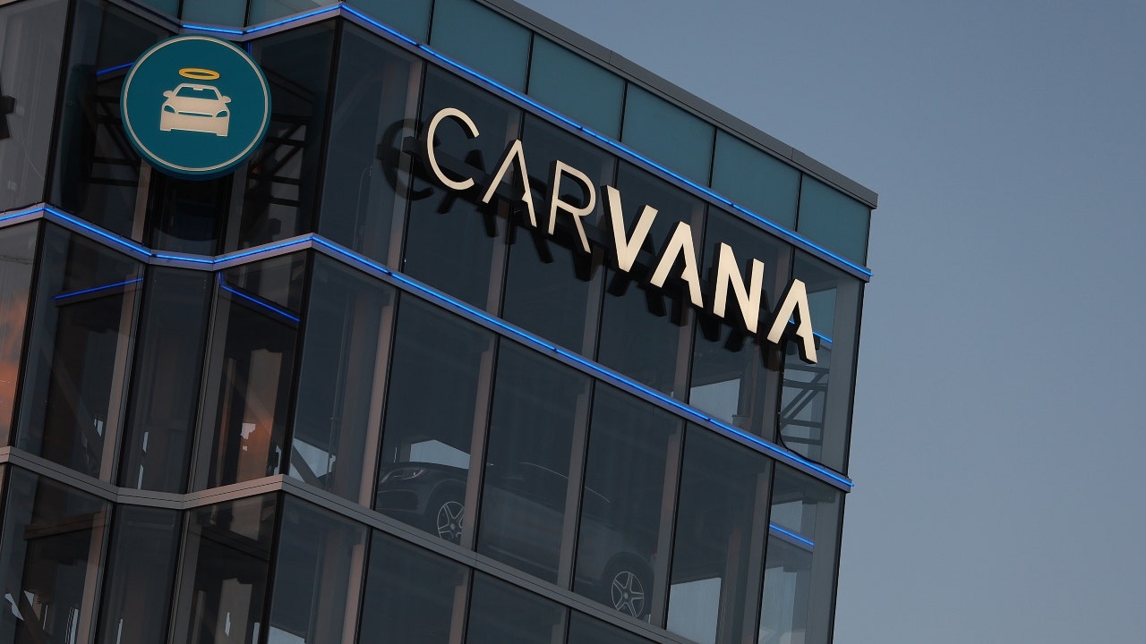 Carvana to slash 1,500 jobs, cites economic headwinds | Fox Business