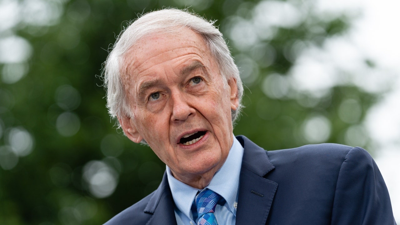 Democratic senator grills Twitter after reporter creates verified ...