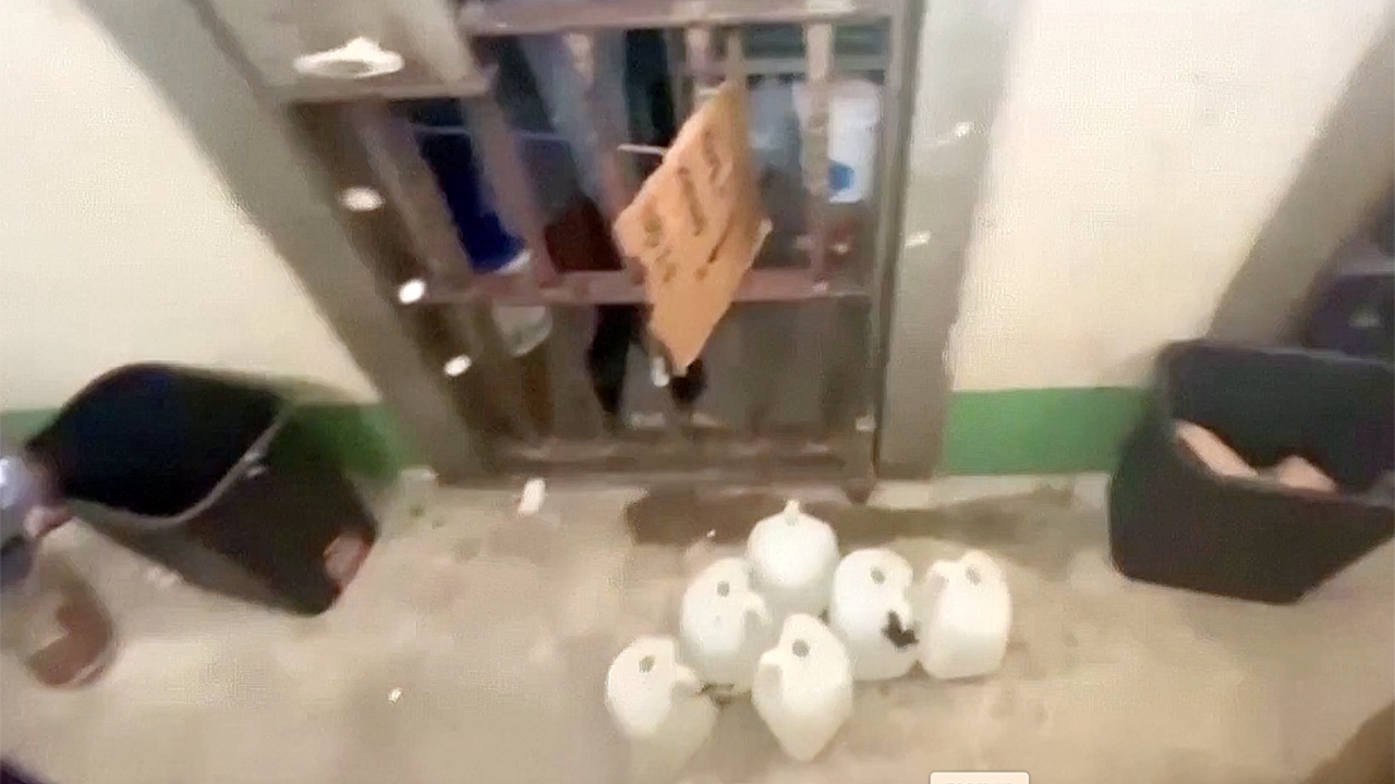 Sam Bankman-Fried's relatives asked Bahamas prison if he could get ...