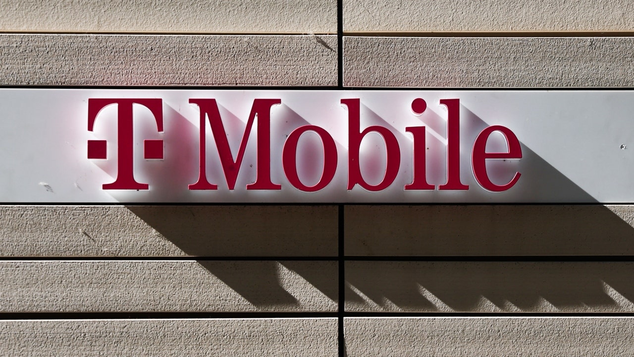 T-Mobile slashing 5,000 jobs to boost efficiency | Fox Business