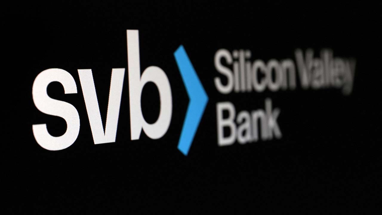 Auditor and underwriters cited in SVB collapse lawsuit | Fox Business