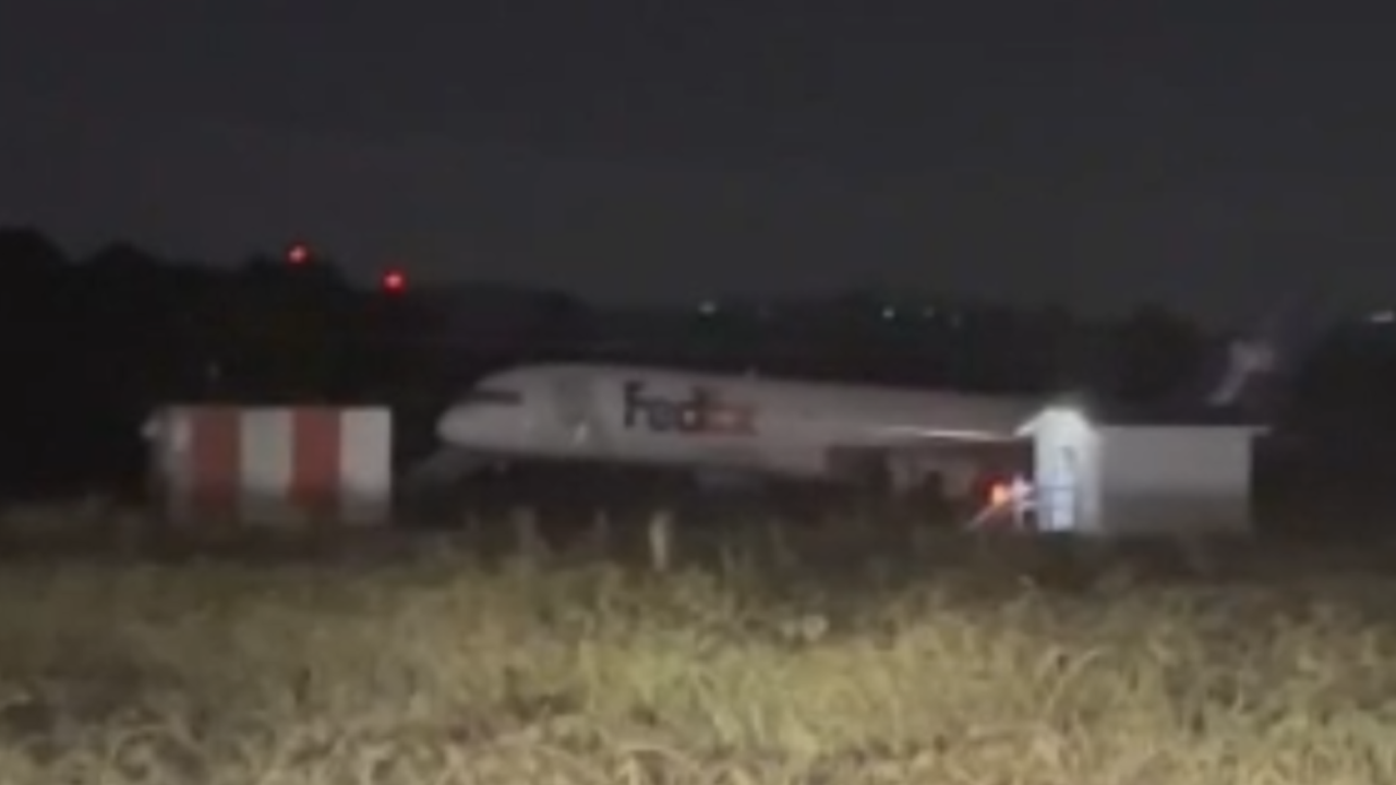 FedEx plane ‘crash-landed’ at Chattanooga Airport before ‘skidding off ...
