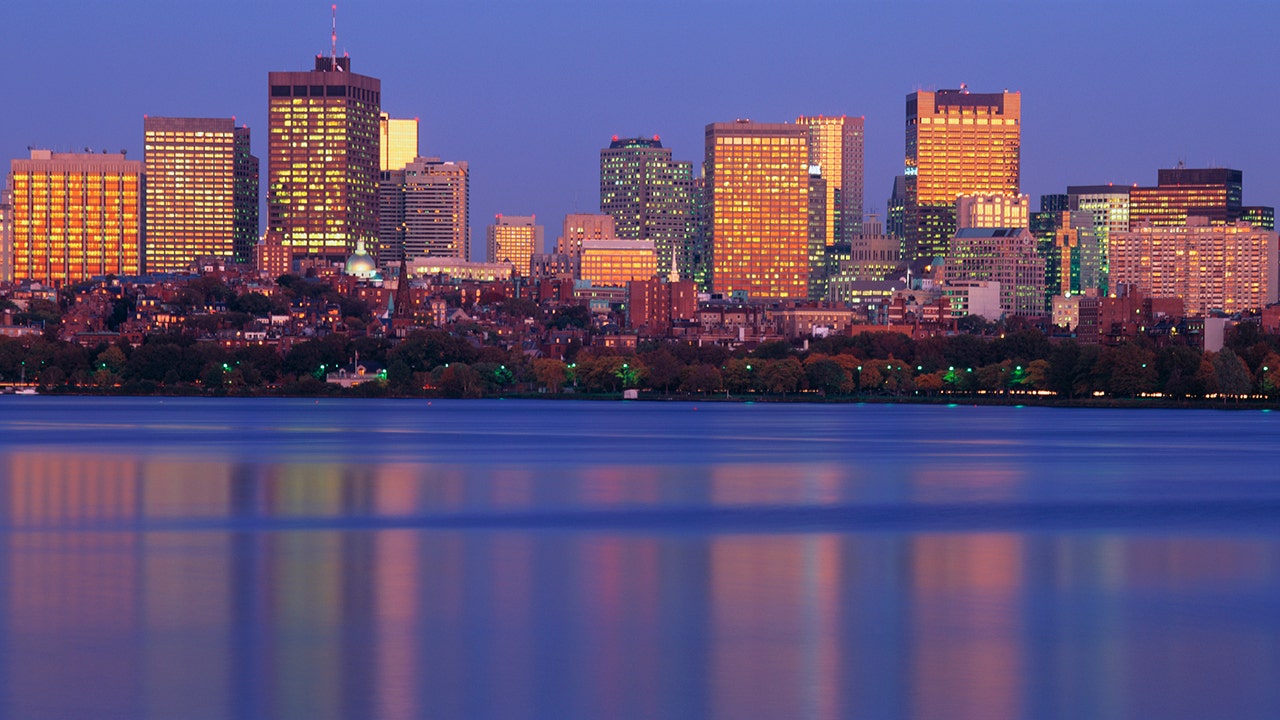 Massachusetts Lawmakers Consider 4 Day Workweek Pilot Program Fox