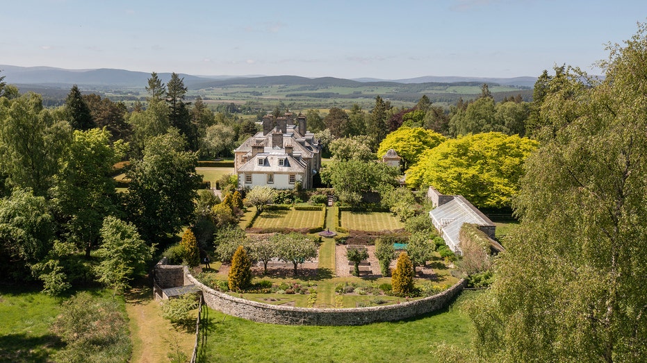 Bob Dylan’s Scottish estate sells for over $5M | Fox Business