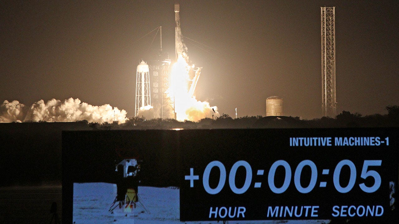 Spacex Rocket Blasts Off Carrying Intuitive Machines Moon Lander