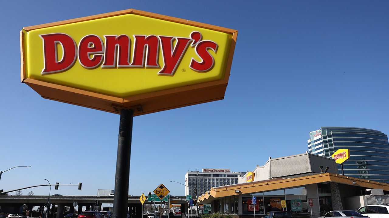 Denny's leans into Mexican virtual brand | Fox Business